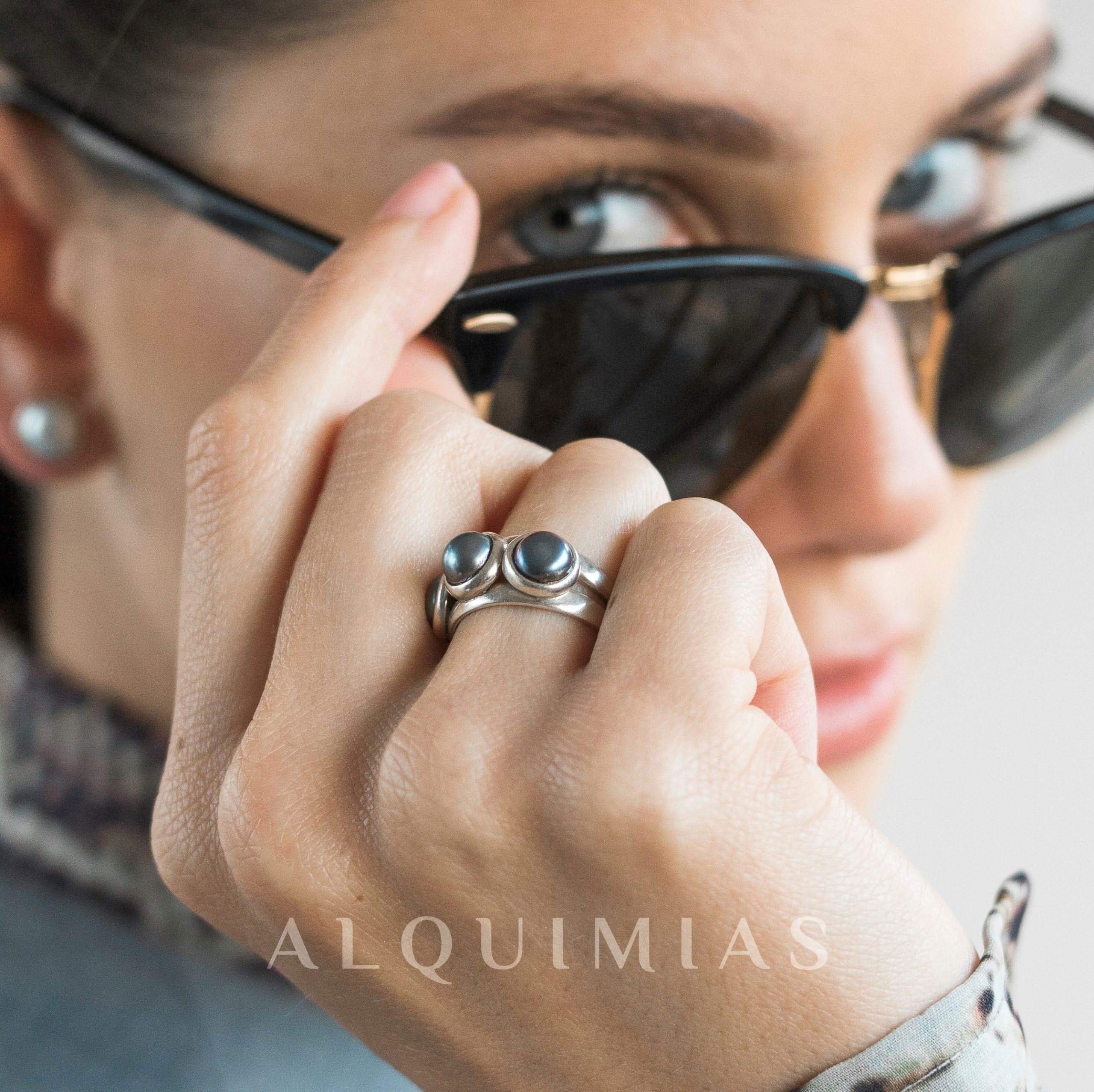 Anillo Tres Perlas Azules – ALQUIMIAS
